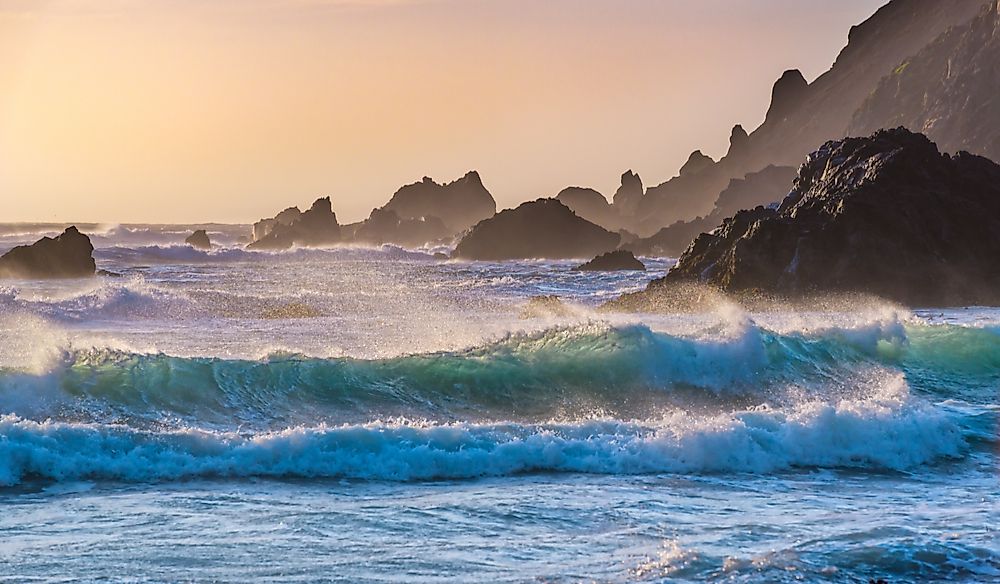 What Is A Sneaker Wave? - WorldAtlas.com