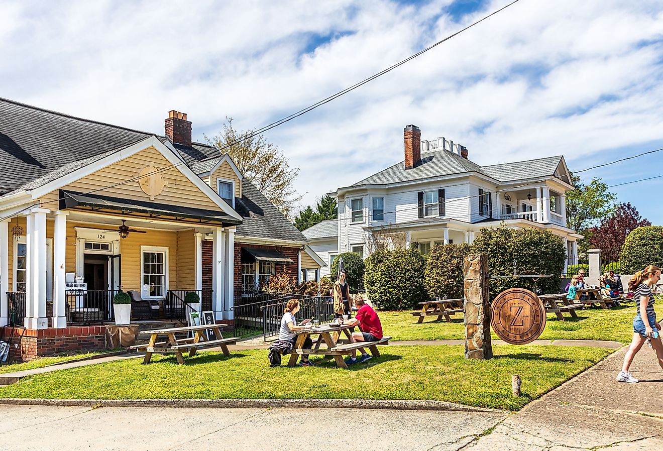 7 Towns in South Carolina With Thriving Local Businesses