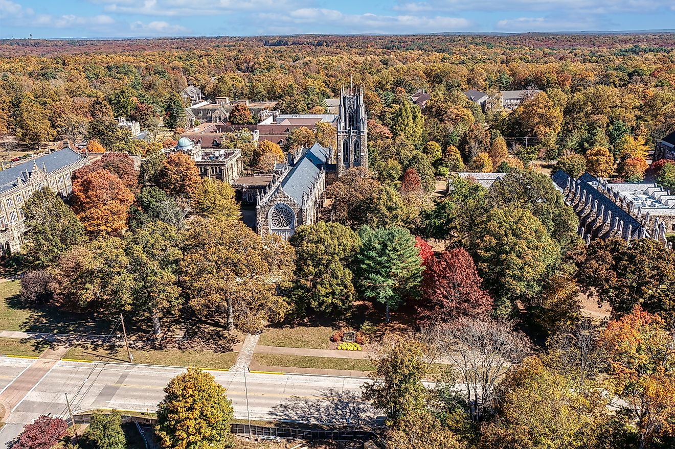 The Best Small Towns In Tennessee To Catch Fall Foliage