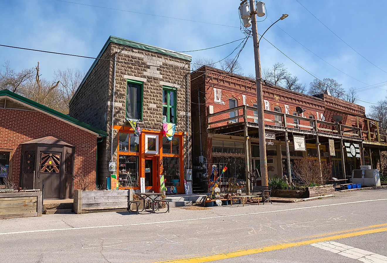 These Towns In Illinois Come Alive In Spring
