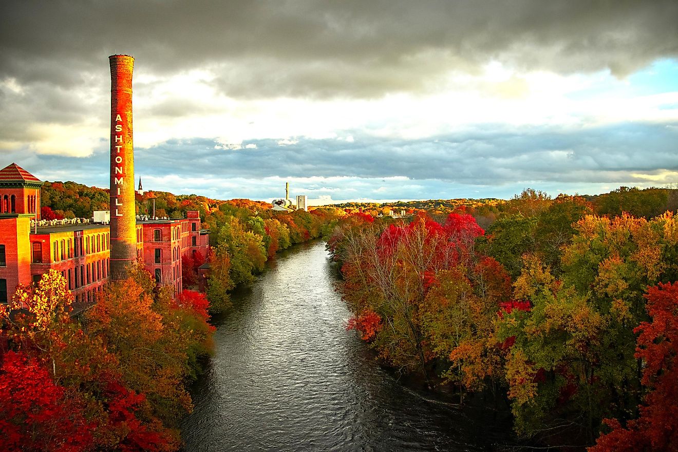 These Small Towns in Rhode Island Come Alive in Fall