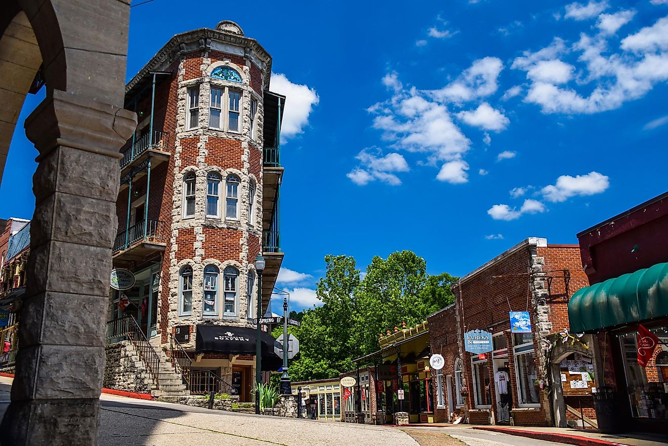 10 Most Beautiful Small Towns In the Mid-South You Should Visit