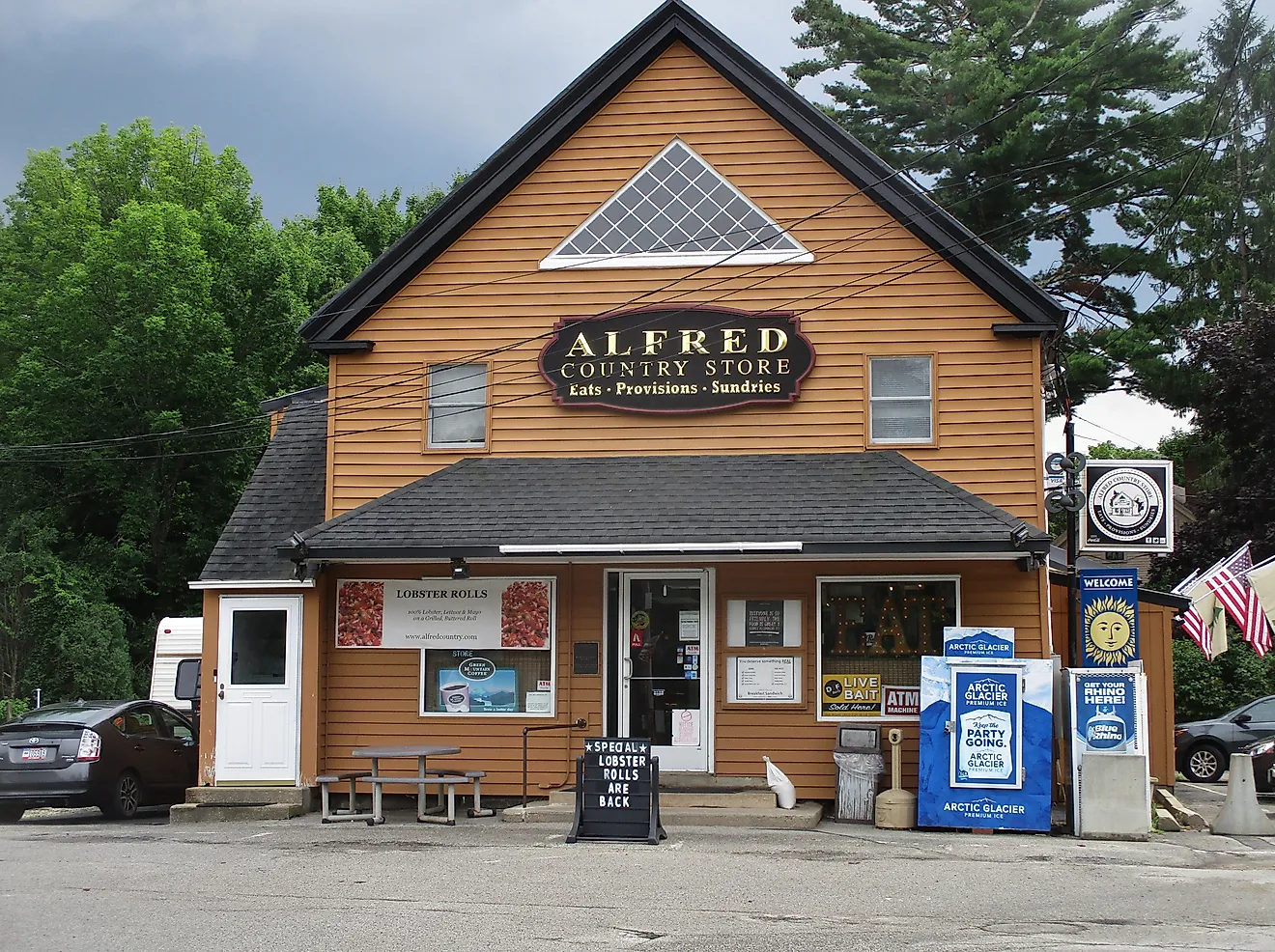 7 Old-Timey General Stores In Maine
